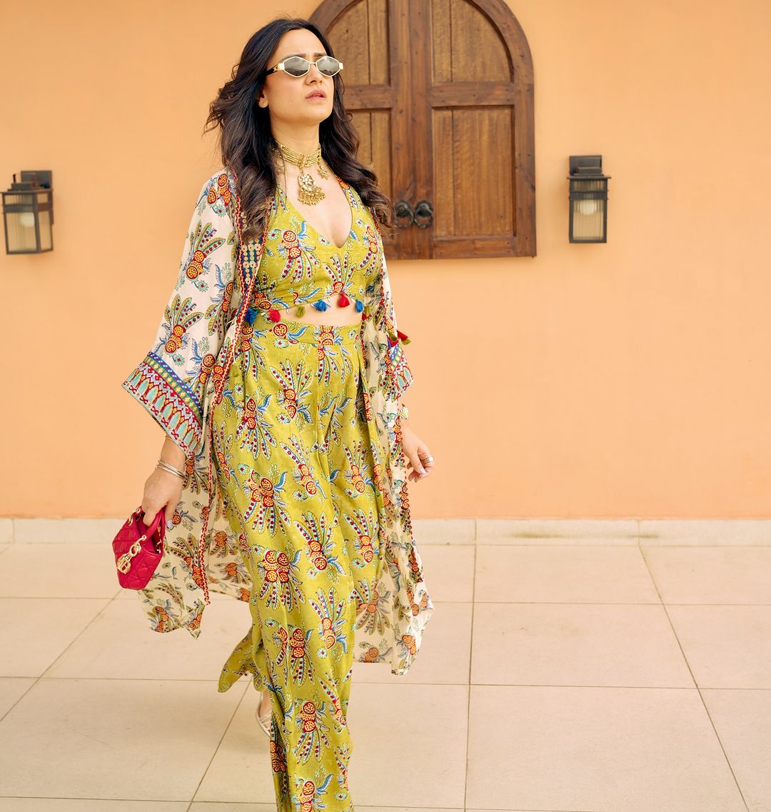 Cape Set – Tasha India