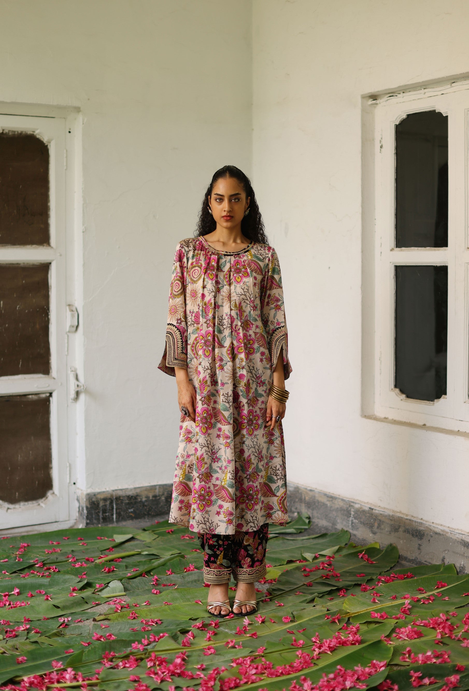 Raat Rani Box Pleated Easy-fit Kurta with Pants- Set of 2 – Tasha India