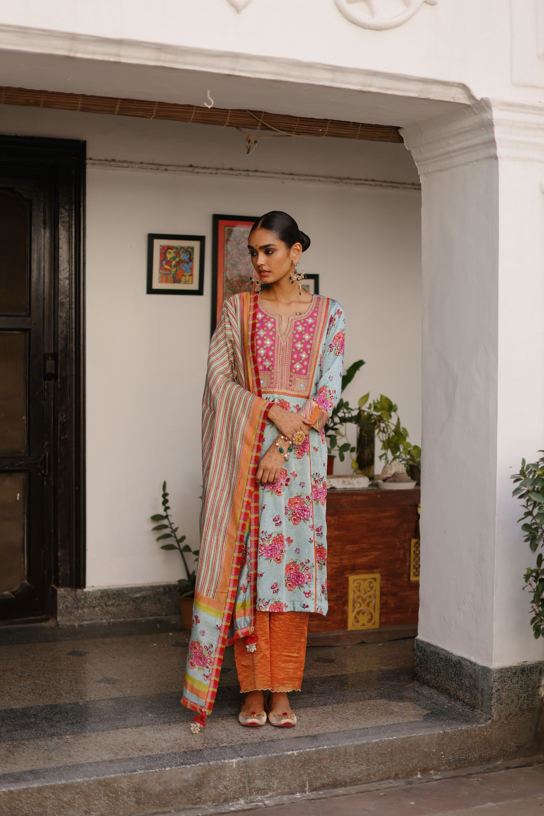 BINDIYA – Tasha India