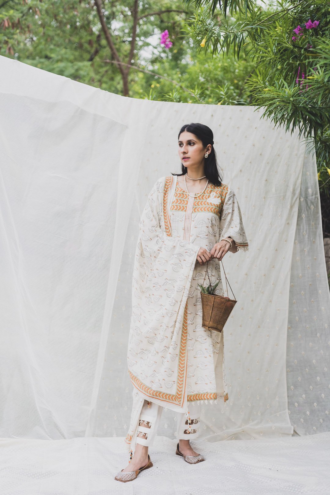 Easy-fit Kurta with Box Pleat and flared Sleeves – Tasha India