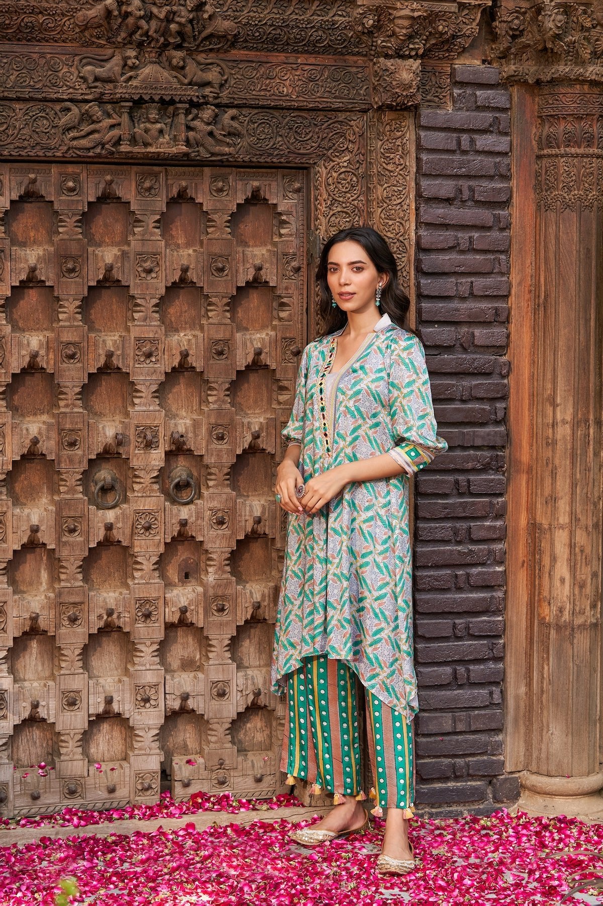 Surmayi asymettrical V--neck kurta with Pants- Set of 2 – Tasha India