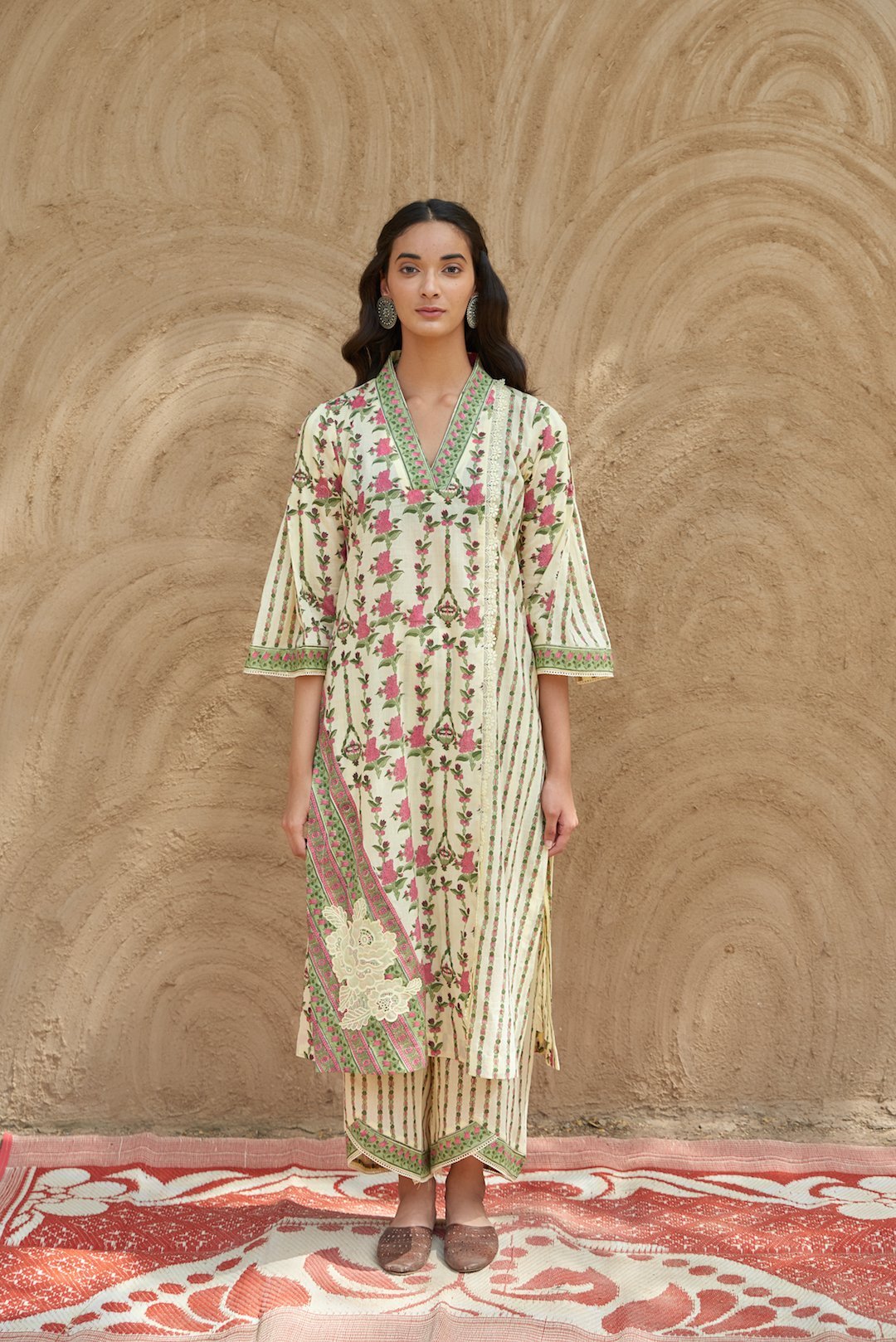 Gulnaar Straight Kurta with Pant and Dupatta- Set of 3 – Tasha India